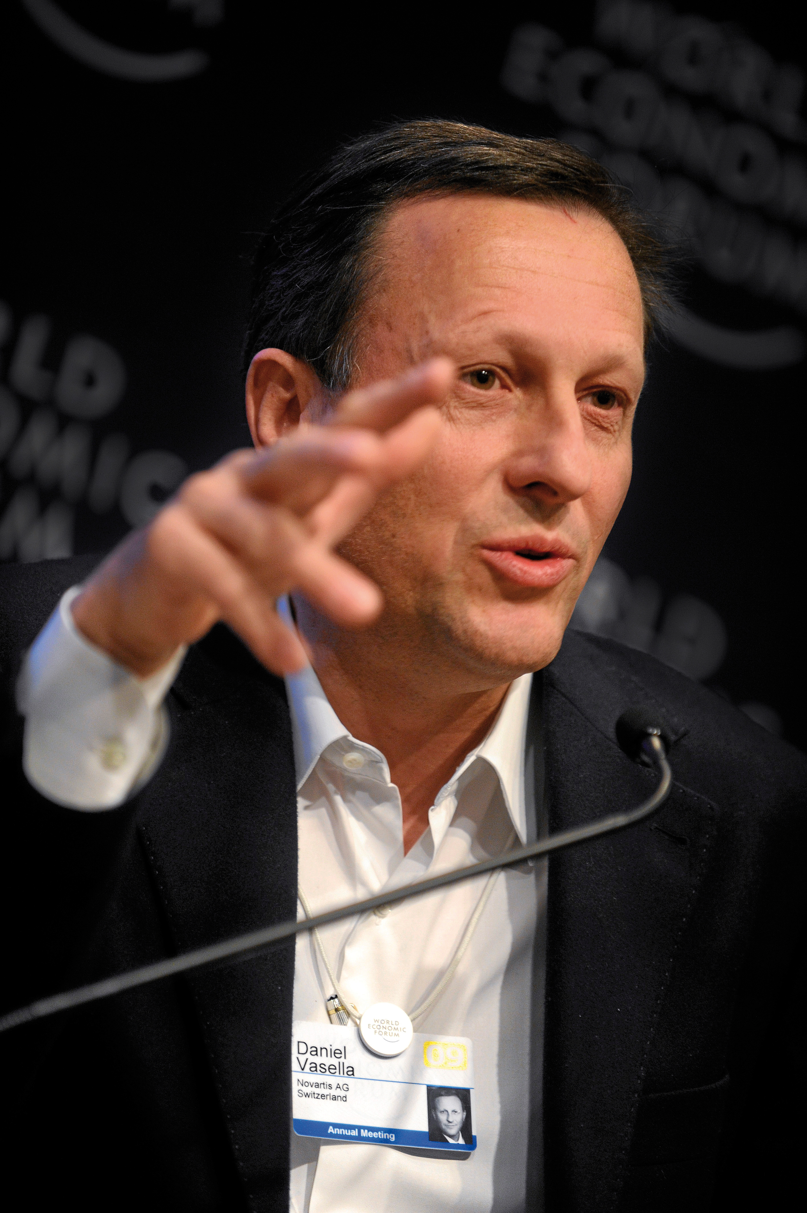 D. Vasella und J. Gimenez von Novartis spenden ihren Lohn 2011 für die ...